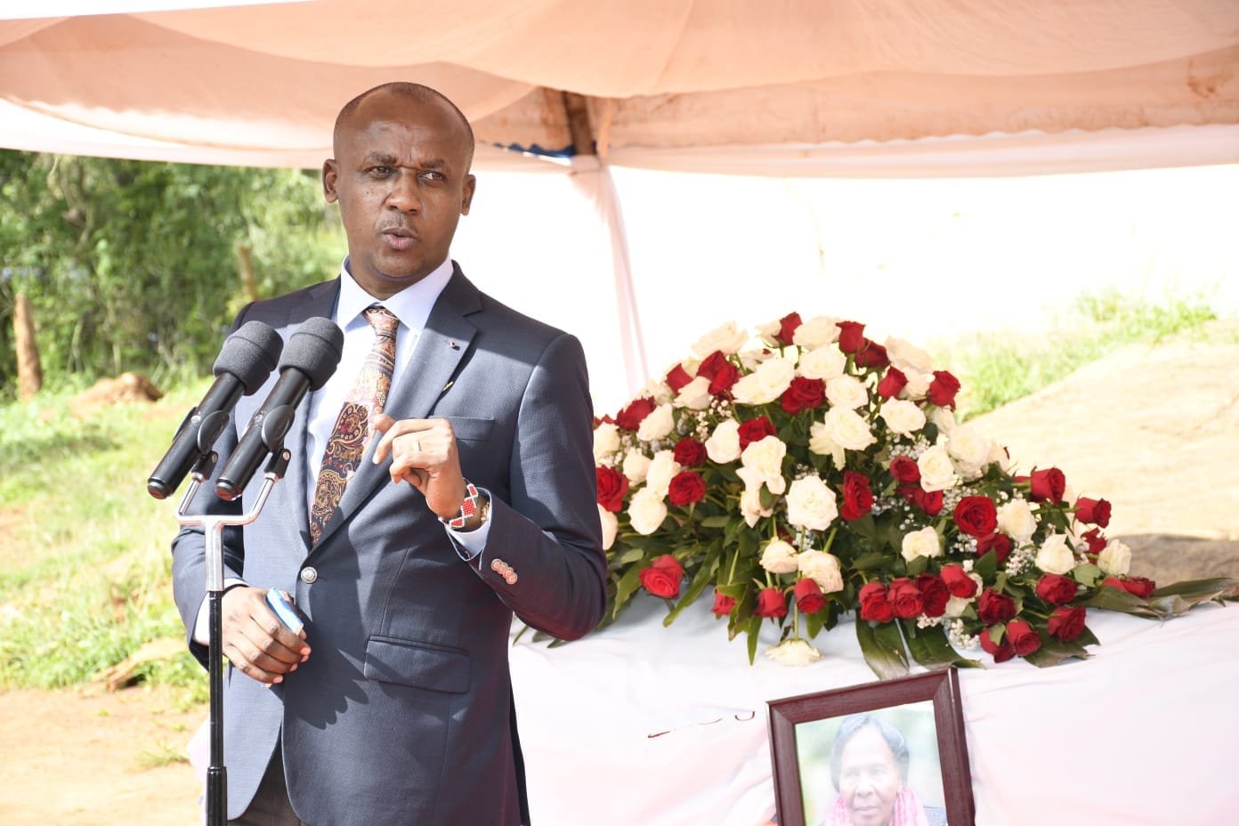 Governor condoles with finance CECM family as they lay mother to rest ...