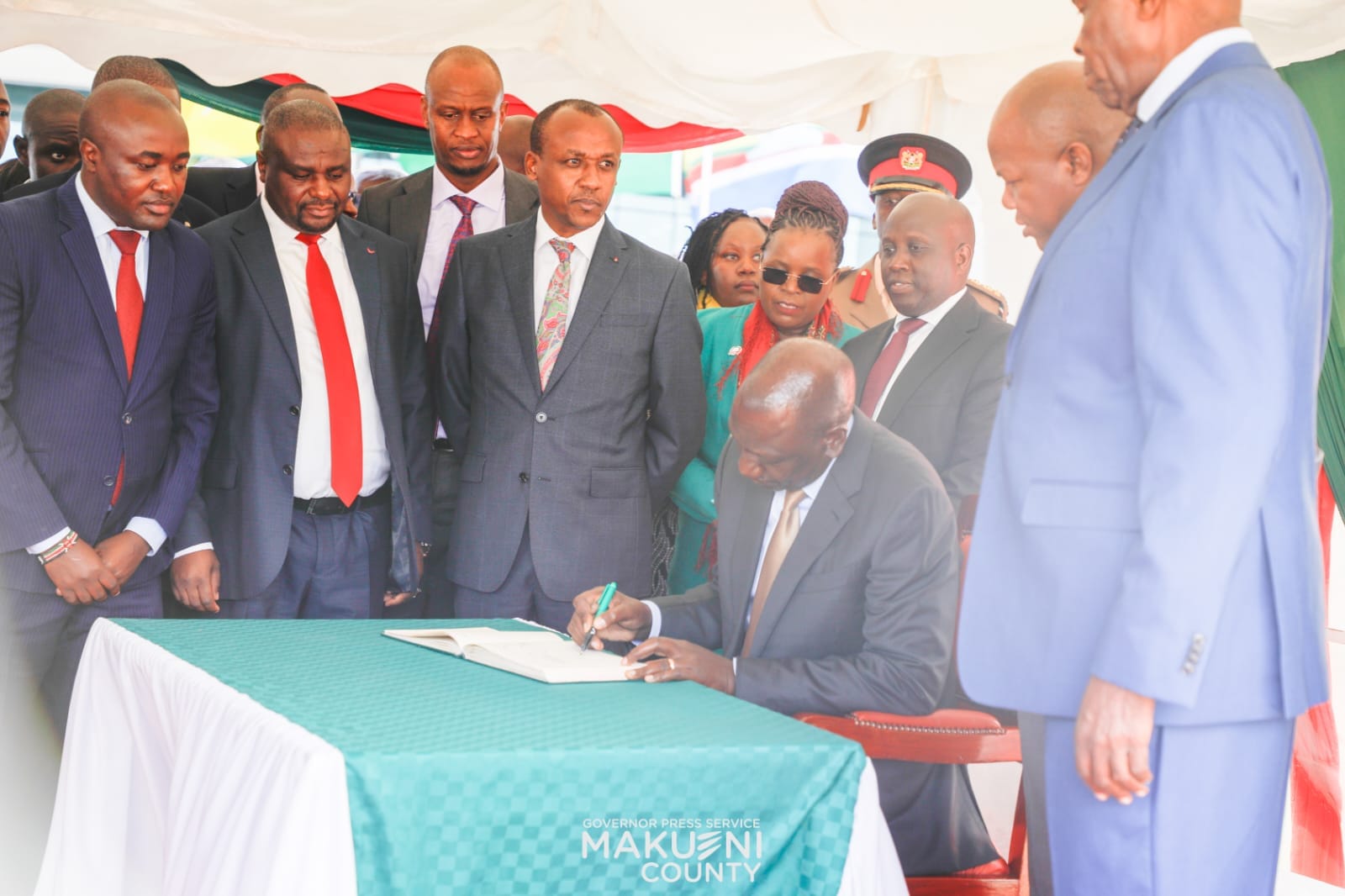 Governor Mutula hosts President Ruto, roots for water and road ...