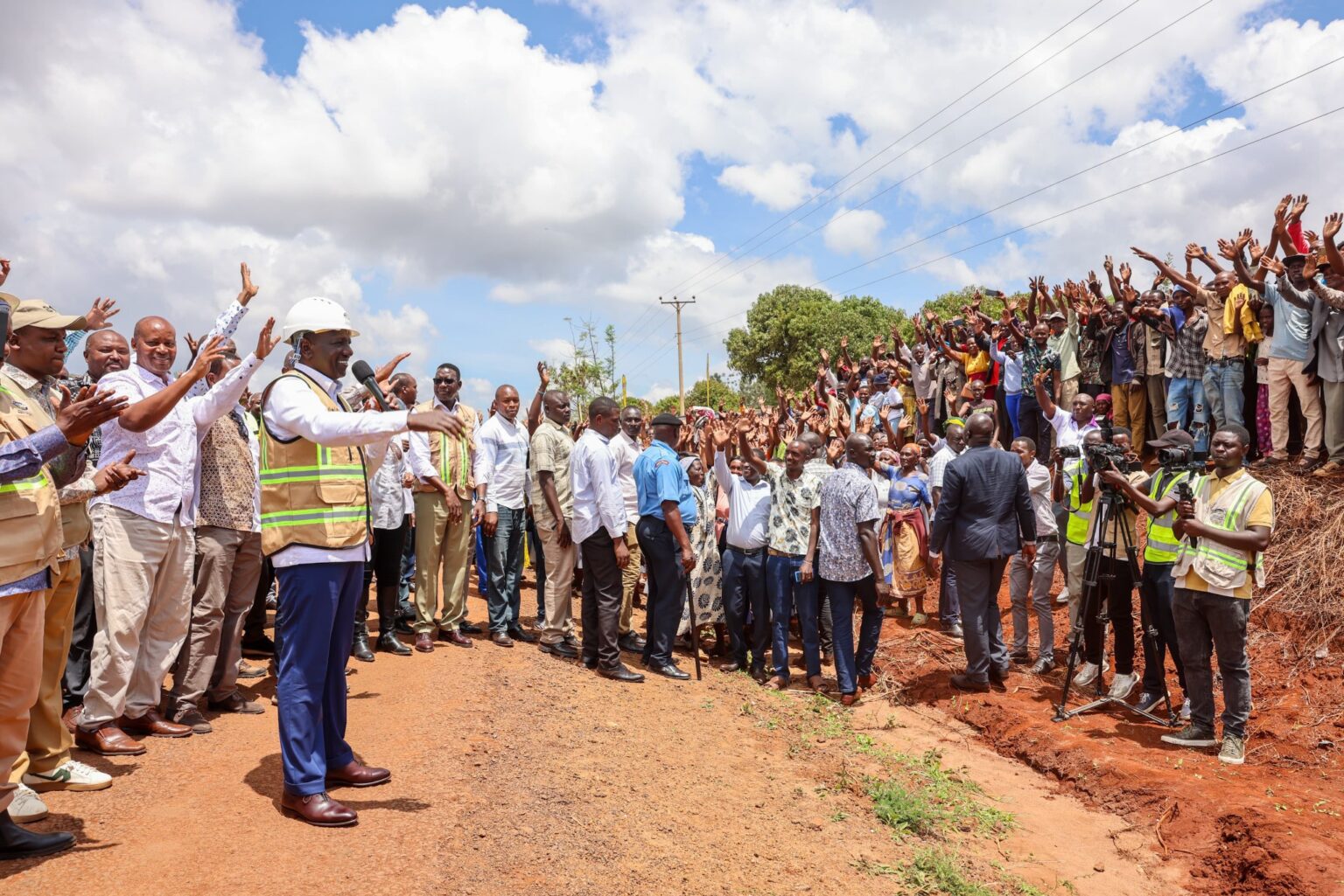 PRESIDENT RUTO FLAGS OFF CONSTRUCTION OF EMALI–UKIA ROAD - Government ...